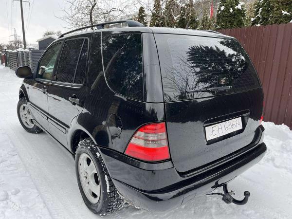 Melns Mercedes-Benz ml-430 2000 Viļņa, ar dzinēja tilpumu 4.27 L un nobraukumu 263 tūkst. km par 3800 €, foto 3 vietnē AUTOMOTO.COM.LV