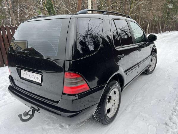 Melns Mercedes-Benz ml-430 2000 Viļņa, ar dzinēja tilpumu 4.27 L un nobraukumu 263 tūkst. km par 3800 €, foto 4 vietnē AUTOMOTO.COM.LV