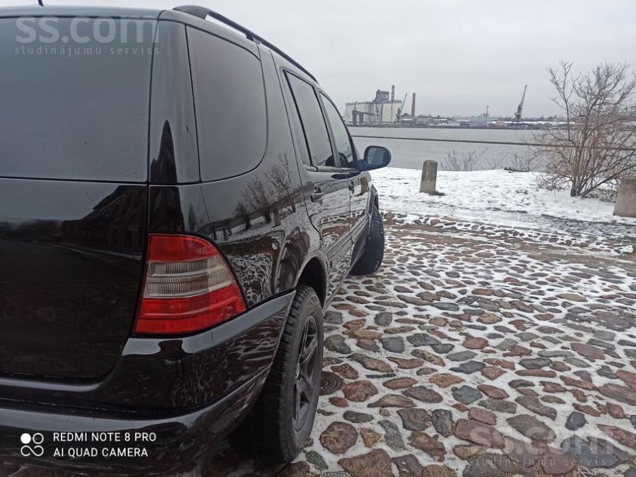 Black Mercedes-Benz ml-430 2000 in Riga, with an engine capacity of 4.30 L and mileage of 424 thousand km for 2950 €, photo 5 on AUTOMOTO.COM.LV