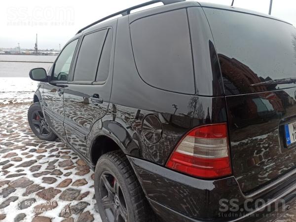Black Mercedes-Benz ml-430 2000 in Riga, with an engine capacity of 4.30 L and mileage of 424 thousand km for 2950 €, photo 6 on AUTOMOTO.COM.LV