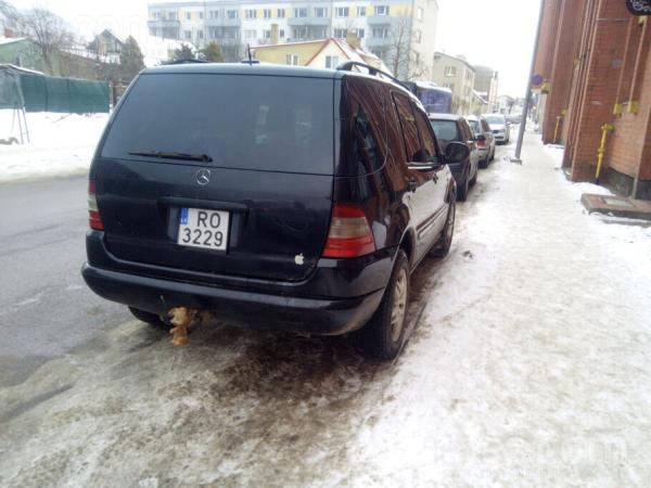 Black Mercedes-Benz ml-430 2000 in Liepaja, with an engine capacity of 4.30 L and mileage of 0 thousand km for 1290 €, photo 3 on AUTOMOTO.COM.LV