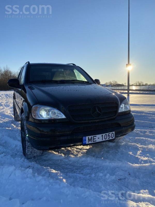 Melns Mercedes-Benz ml-430 2000 Ventspils, ar dzinēja tilpumu 4.30 L un nobraukumu 427 tūkst. km par 4250 €, foto 2 vietnē AUTOMOTO.COM.LV