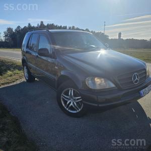 Melns Mercedes-Benz ml-430 2000 Rīga, ar dzinēja tilpumu 4.30 L un nobraukumu 274 tūkst. km par 2350 €, foto 3 vietnē AUTOMOTO.COM.LV