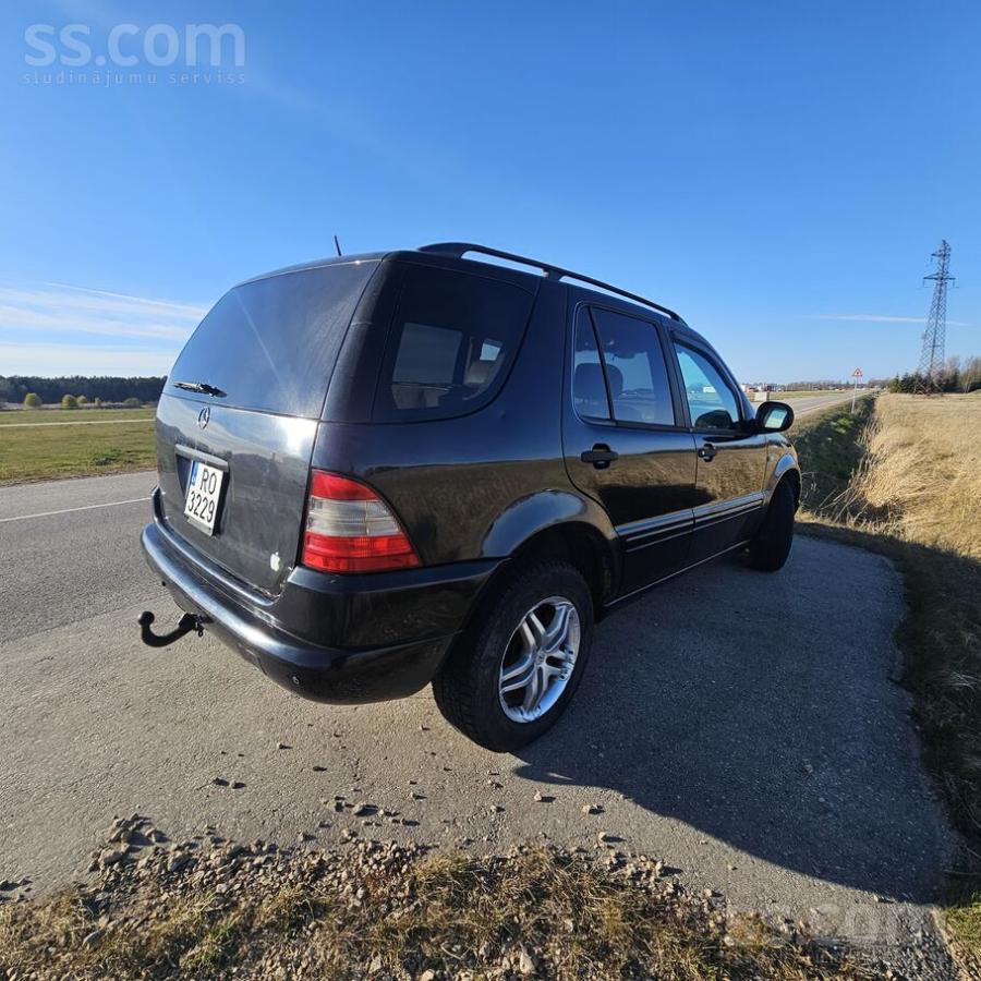 Melns Mercedes-Benz ml-430 2000 Rīga, ar dzinēja tilpumu 4.30 L un nobraukumu 274 tūkst. km par 2350 €, foto 4 vietnē AUTOMOTO.COM.LV