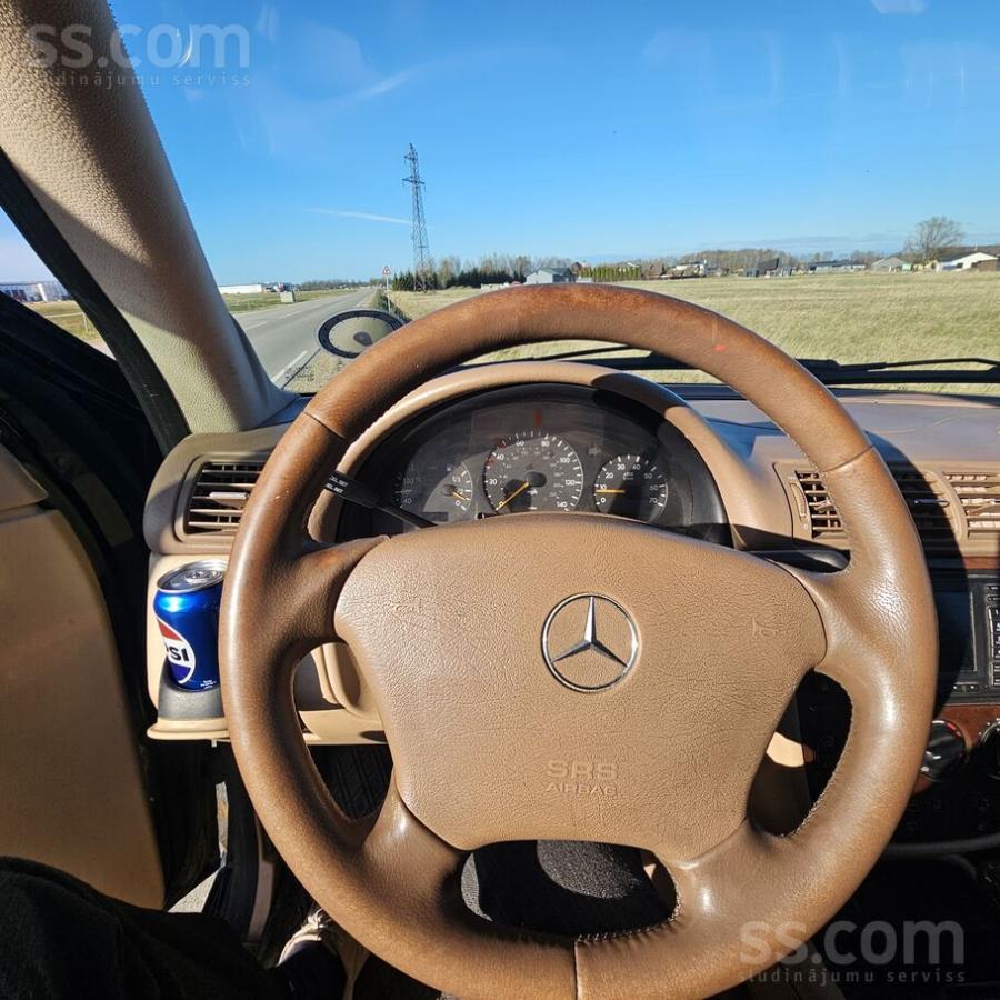 Melns Mercedes-Benz ml-430 2000 Rīga, ar dzinēja tilpumu 4.30 L un nobraukumu 274 tūkst. km par 2350 €, foto 9 vietnē AUTOMOTO.COM.LV