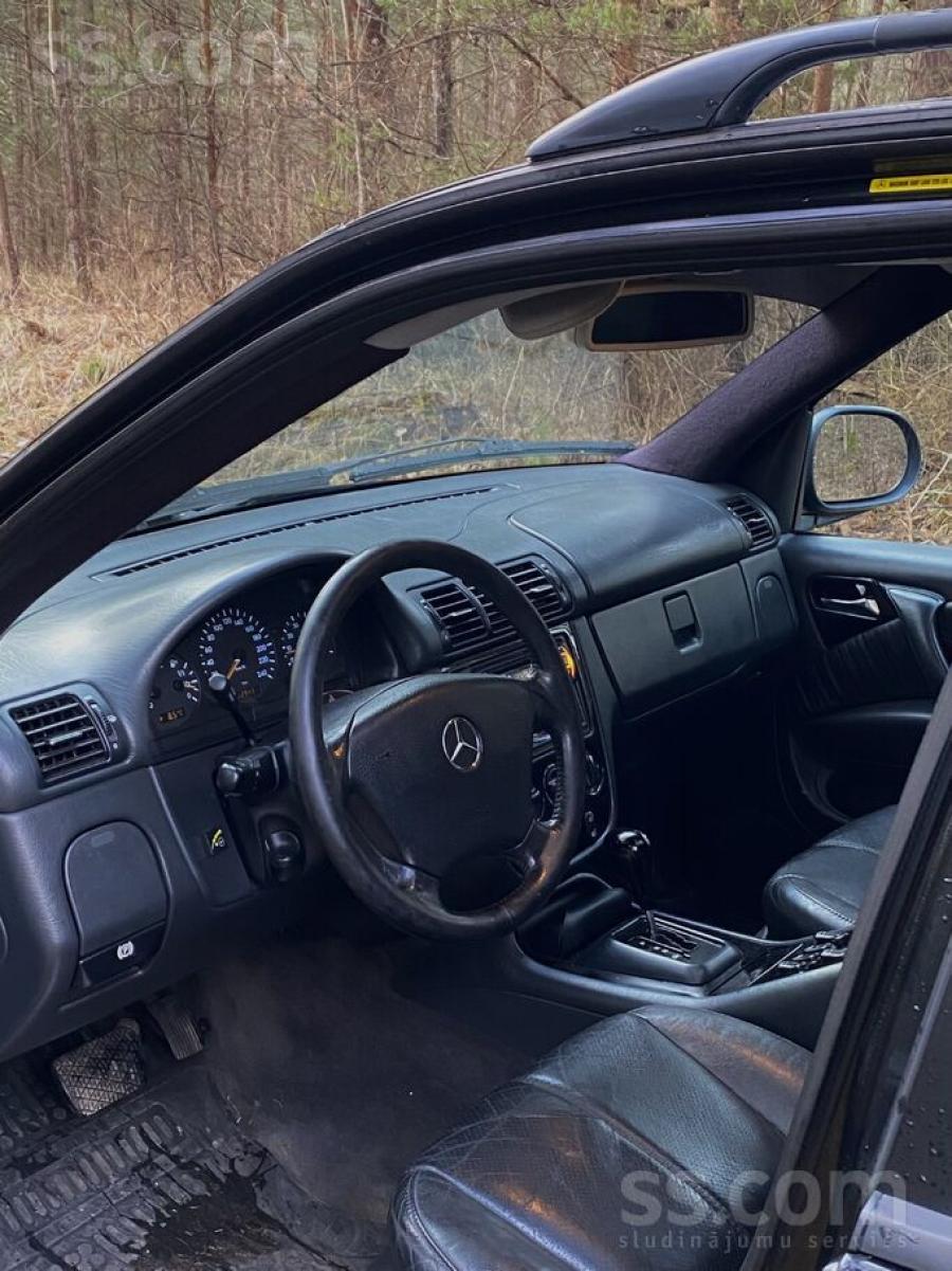 Black Mercedes-Benz ml-430 2000 in Ventspils, with an engine capacity of 4.30 L and mileage of 432 thousand km for 3150 €, photo 7 on AUTOMOTO.COM.LV