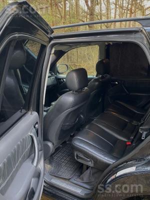 Black Mercedes-Benz ml-430 2000 in Ventspils, with an engine capacity of 4.30 L and mileage of 432 thousand km for 3150 €, photo 8 on AUTOMOTO.COM.LV