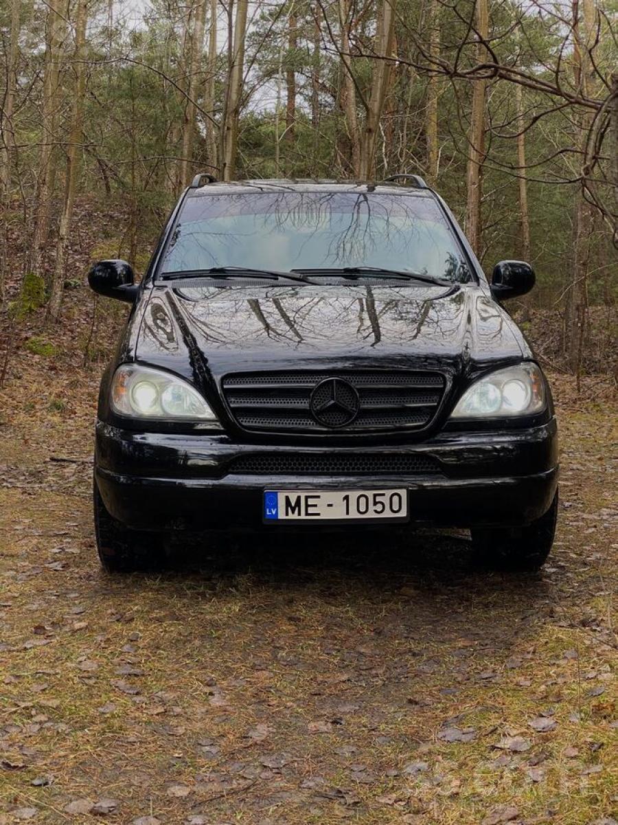 Melns Mercedes-Benz ml-430 2000 Ventspils, ar dzinēja tilpumu 4.30 L un nobraukumu 432 tūkst. km par 2850 €, foto 3 vietnē AUTOMOTO.COM.LV