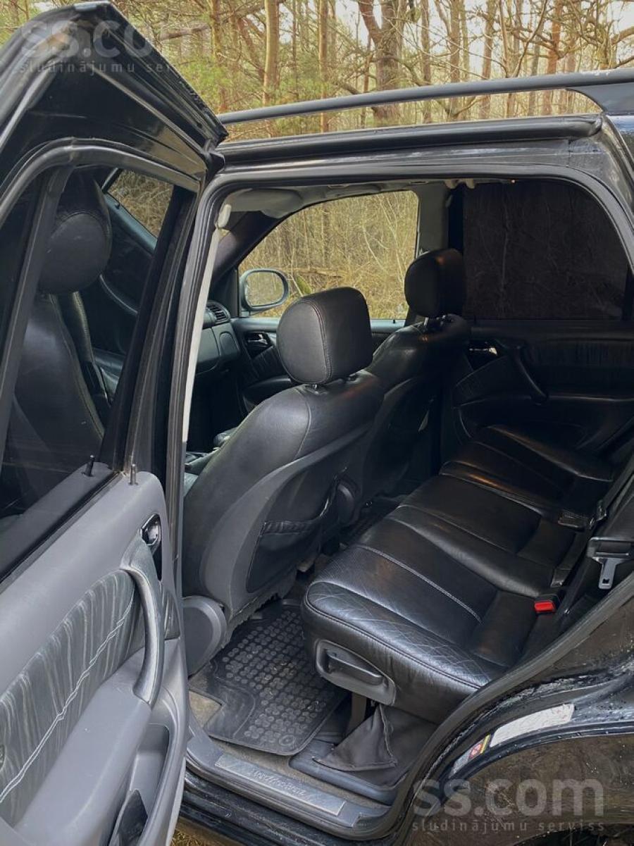 Melns Mercedes-Benz ml-430 2000 Ventspils, ar dzinēja tilpumu 4.30 L un nobraukumu 432 tūkst. km par 2850 €, foto 8 vietnē AUTOMOTO.COM.LV