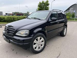 Melns Mercedes-Benz ml-430 2000 Viļņa, ar dzinēja tilpumu 4.27 L un nobraukumu 260 tūkst. km par 2750 €, foto  vietnē AUTOMOTO.COM.LV
