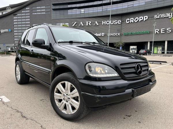 Black Mercedes-Benz ml-430 2000 in Vilnius, with an engine capacity of 4.27 L and mileage of 260 thousand km for 2750 €, photo 2 on AUTOMOTO.COM.LV