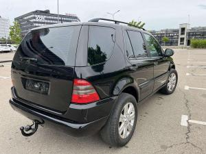 Black Mercedes-Benz ml-430 2000 in Vilnius, with an engine capacity of 4.27 L and mileage of 260 thousand km for 2750 €, photo 5 on AUTOMOTO.COM.LV