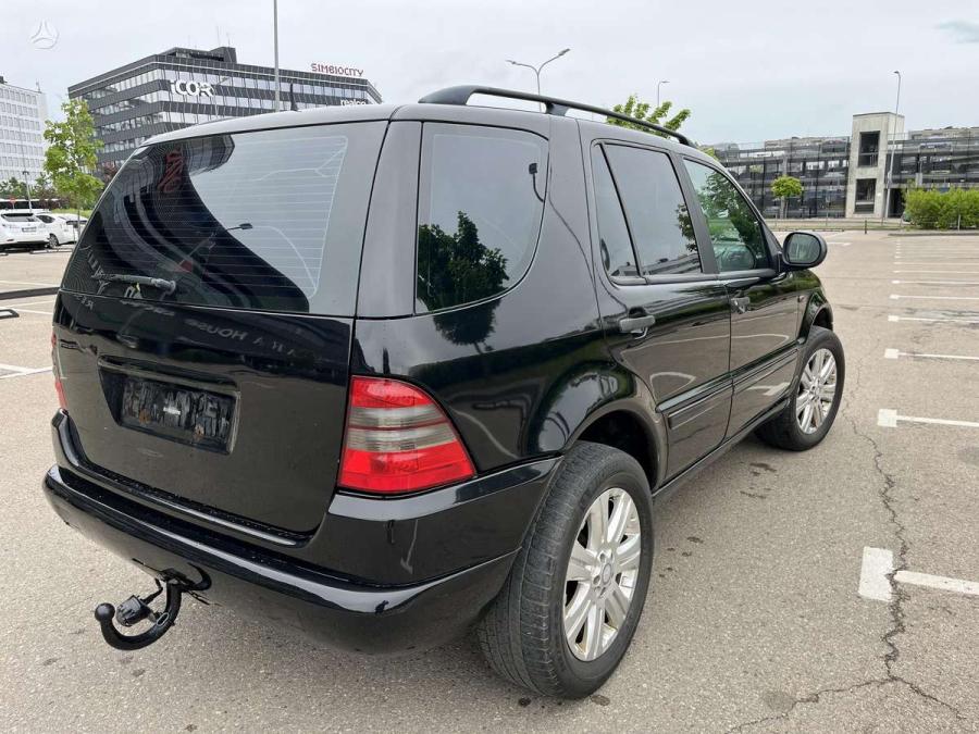 Black Mercedes-Benz ml-430 2000 in Vilnius, with an engine capacity of 4.27 L and mileage of 260 thousand km for 2750 €, photo 5 on AUTOMOTO.COM.LV