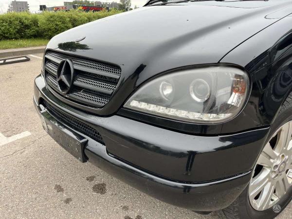 Black Mercedes-Benz ml-430 2000 in Vilnius, with an engine capacity of 4.27 L and mileage of 260 thousand km for 2750 €, photo 6 on AUTOMOTO.COM.LV