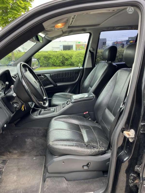 Black Mercedes-Benz ml-430 2000 in Vilnius, with an engine capacity of 4.27 L and mileage of 260 thousand km for 2750 €, photo 10 on AUTOMOTO.COM.LV