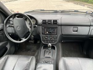 Black Mercedes-Benz ml-430 2000 in Vilnius, with an engine capacity of 4.27 L and mileage of 260 thousand km for 2750 €, photo 13 on AUTOMOTO.COM.LV