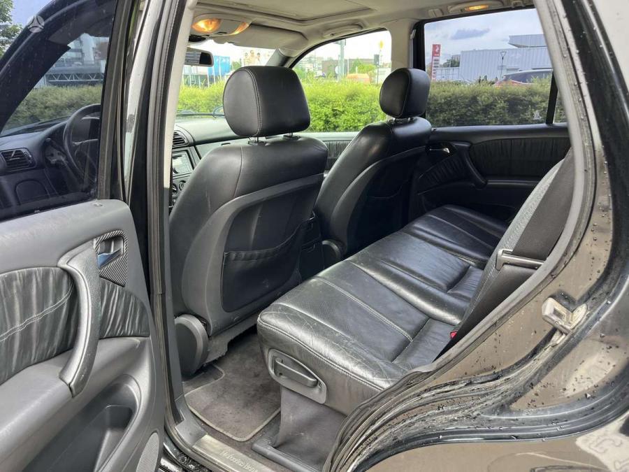 Black Mercedes-Benz ml-430 2000 in Vilnius, with an engine capacity of 4.27 L and mileage of 260 thousand km for 2750 €, photo 18 on AUTOMOTO.COM.LV