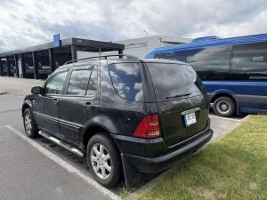 Black Mercedes-Benz ml-430 2000 in Vilnius, with an engine capacity of 4.30 L and mileage of 223 thousand km for 1450 €, photo 4 on AUTOMOTO.COM.LV