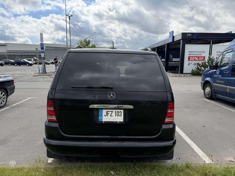 Black Mercedes-Benz ml-430 2000 in Vilnius, with an engine capacity of 4.30 L and mileage of 223 thousand km for 1450 €, photo 6 on AUTOMOTO.COM.LV