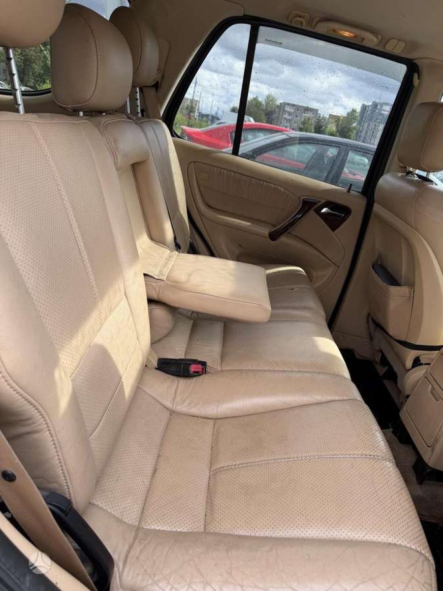 Black Mercedes-Benz ml-430 2000 in Vilnius, with an engine capacity of 4.30 L and mileage of 223 thousand km for 1450 €, photo 8 on AUTOMOTO.COM.LV
