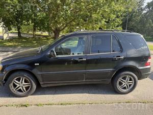 Black Mercedes-Benz ml-430 2000 in Riga, with an engine capacity of 4.30 L and mileage of 273 thousand km for 1800 €, photo 3 on AUTOMOTO.COM.LV