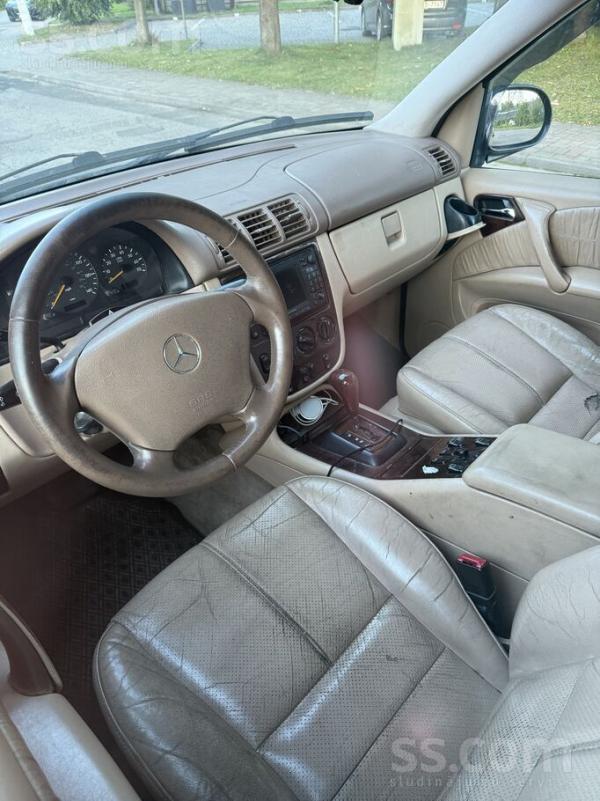 Black Mercedes-Benz ml-430 2000 in Riga, with an engine capacity of 4.30 L and mileage of 273 thousand km for 1800 €, photo 6 on AUTOMOTO.COM.LV