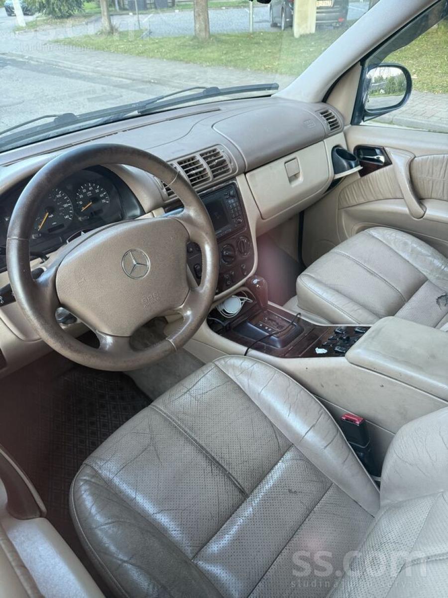 Black Mercedes-Benz ml-430 2000 in Riga, with an engine capacity of 4.30 L and mileage of 273 thousand km for 1800 €, photo 6 on AUTOMOTO.COM.LV