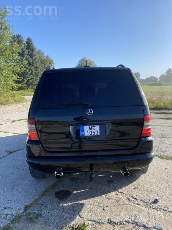 Black Mercedes-Benz ml-430 2000 in Ventspils, with an engine capacity of 4.30 L and mileage of 434 thousand km for 3200 €, photo 6 on AUTOMOTO.COM.LV