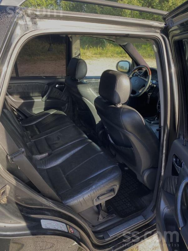 Black Mercedes-Benz ml-430 2000 in Ventspils, with an engine capacity of 4.30 L and mileage of 434 thousand km for 3200 €, photo 8 on AUTOMOTO.COM.LV