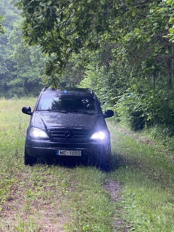 Melns Mercedes-Benz ml-430 2000 Ventspils, ar dzinēja tilpumu 4.30 L un nobraukumu 434 tūkst. km par 2900 €, foto 10 vietnē AUTOMOTO.COM.LV