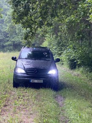 Melns Mercedes-Benz ml-430 2000 Ventspils, ar dzinēja tilpumu 4.30 L un nobraukumu 434 tūkst. km par 2900 €, foto 10 vietnē AUTOMOTO.COM.LV