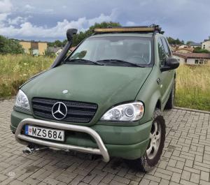 Zaļš Mercedes-Benz ml-430 2001 Viļņa, ar dzinēja tilpumu 4.27 L un nobraukumu 345 tūkst. km par 8239 €, foto  vietnē AUTOMOTO.COM.LV