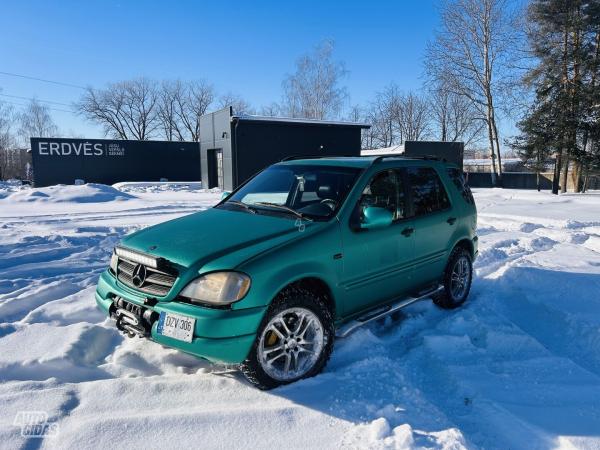 Pelēks Mercedes-Benz ml-430 2001 Šauļi, ar dzinēja tilpumu 4.30 L un nobraukumu 360 tūkst. km par 2900 €, foto 1 vietnē AUTOMOTO.COM.LV