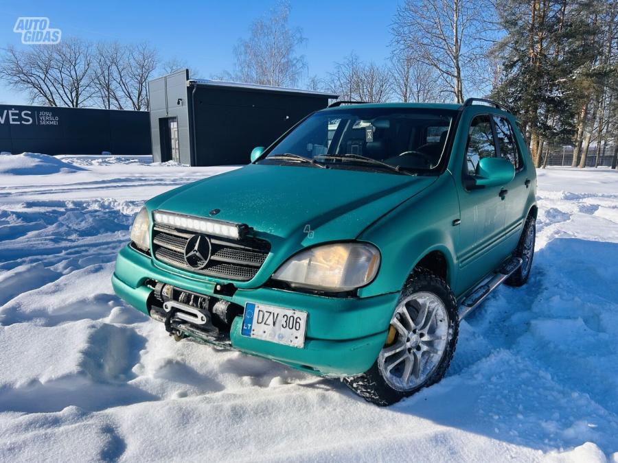 Grey Mercedes-Benz ml-430 2001 in Siauliai, with an engine capacity of 4.30 L and mileage of 360 thousand km for 2900 €, photo 4 on AUTOMOTO.COM.LV
