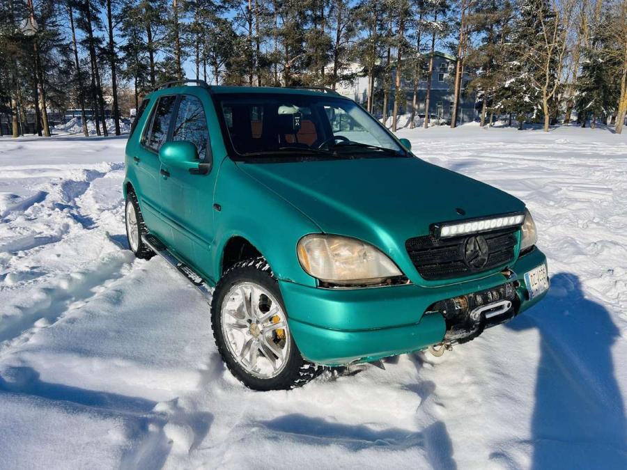 Pelēks Mercedes-Benz ml-430 2001 Šauļi, ar dzinēja tilpumu 4.30 L un nobraukumu 380 tūkst. km par 2850 €, foto 6 vietnē AUTOMOTO.COM.LV