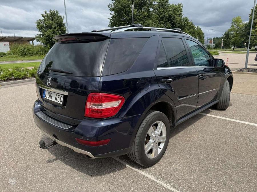 Zils Mercedes-Benz ml-450 2009 Viļņa, ar dzinēja tilpumu 4.00 L un nobraukumu 290 tūkst. km par 9800 €, foto 5 vietnē AUTOMOTO.COM.LV
