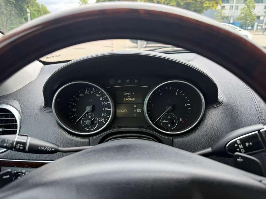 Zils Mercedes-Benz ml-450 2009 Viļņa, ar dzinēja tilpumu 4.00 L un nobraukumu 290 tūkst. km par 9800 €, foto 7 vietnē AUTOMOTO.COM.LV