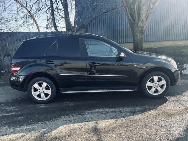 Black Mercedes-Benz ml-500 2006 in Klaipeda, with an engine capacity of 5.00 L and mileage of 308 thousand km for 5500 €, photo 2 on AUTOMOTO.COM.LV