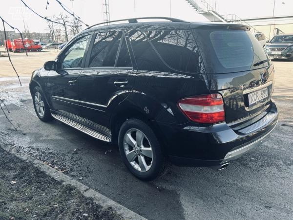 Black Mercedes-Benz ml-500 2006 in Klaipeda, with an engine capacity of 5.00 L and mileage of 308 thousand km for 5500 €, photo 5 on AUTOMOTO.COM.LV