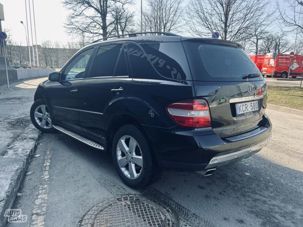 Black Mercedes-Benz ml-500 2006 in Klaipeda, with an engine capacity of 5.00 L and mileage of 308 thousand km for 5500 €, photo 7 on AUTOMOTO.COM.LV