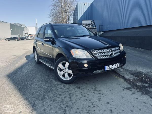 Black Mercedes-Benz ml-500 2006 in Klaipeda, with an engine capacity of 5.00 L and mileage of 308 thousand km for 5500 €, photo 8 on AUTOMOTO.COM.LV