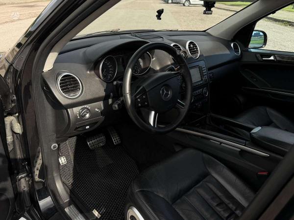 Melns Mercedes-Benz ml-500 2006 Kauņa, ar dzinēja tilpumu 5.00 L un nobraukumu 245 tūkst. km par 9500 €, foto 11 vietnē AUTOMOTO.COM.LV