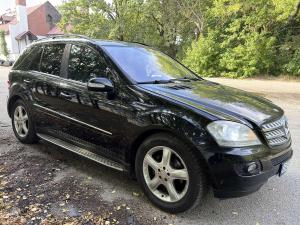 Black Mercedes-Benz ml-500 2010 in Vilnius, with an engine capacity of 5.00 L and mileage of 400 thousand km for 3900 €, photo 6 on AUTOMOTO.COM.LV