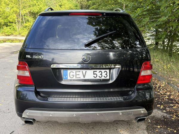Black Mercedes-Benz ml-500 2010 in Vilnius, with an engine capacity of 5.00 L and mileage of 400 thousand km for 3900 €, photo 9 on AUTOMOTO.COM.LV