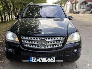 Black Mercedes-Benz ml-500 2010 in Vilnius, with an engine capacity of 5.00 L and mileage of 400 thousand km for 3900 €, photo 11 on AUTOMOTO.COM.LV