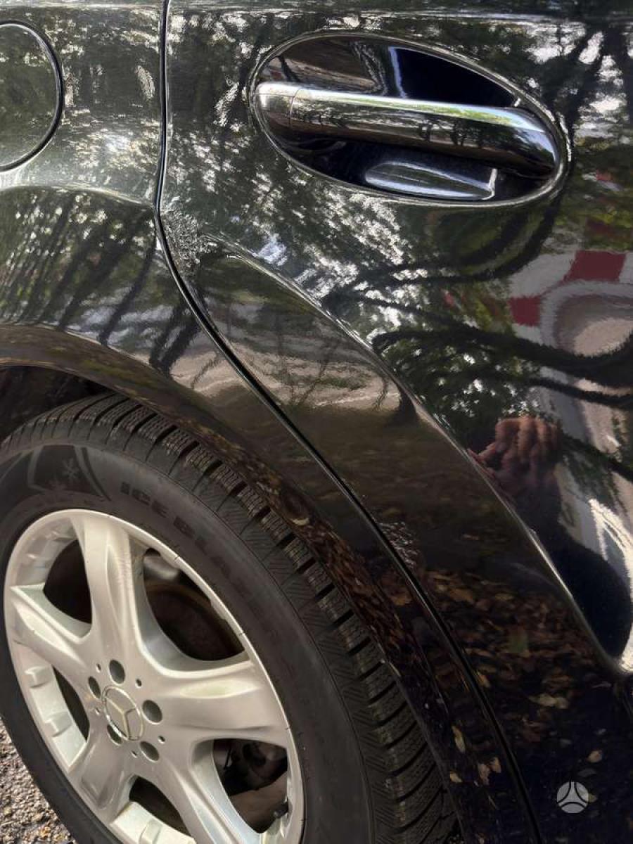 Black Mercedes-Benz ml-500 2010 in Vilnius, with an engine capacity of 5.00 L and mileage of 400 thousand km for 3900 €, photo 13 on AUTOMOTO.COM.LV