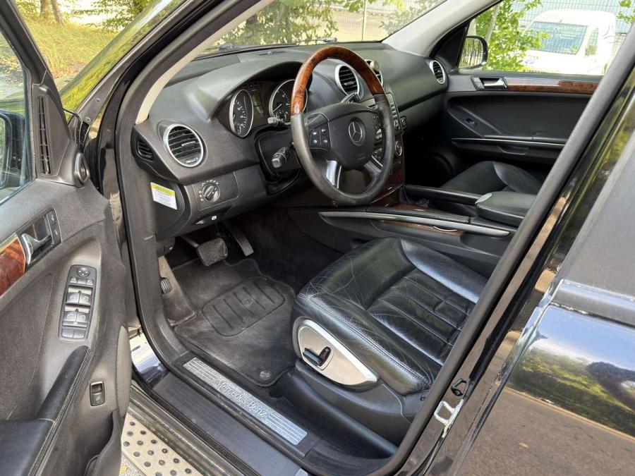 Black Mercedes-Benz ml-500 2010 in Vilnius, with an engine capacity of 5.00 L and mileage of 400 thousand km for 3900 €, photo 15 on AUTOMOTO.COM.LV