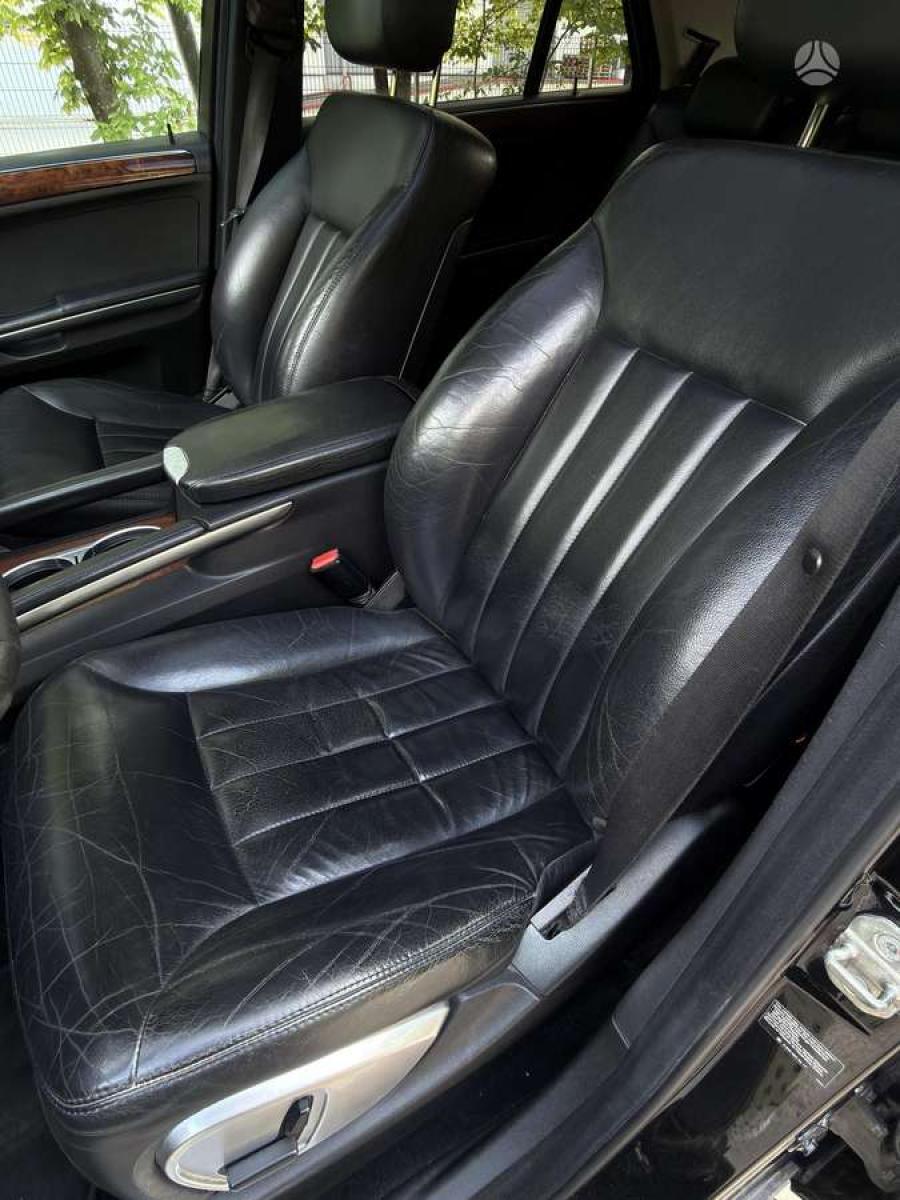 Black Mercedes-Benz ml-500 2010 in Vilnius, with an engine capacity of 5.00 L and mileage of 400 thousand km for 3900 €, photo 16 on AUTOMOTO.COM.LV