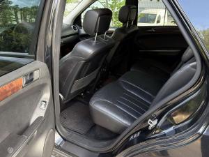 Black Mercedes-Benz ml-500 2010 in Vilnius, with an engine capacity of 5.00 L and mileage of 400 thousand km for 3900 €, photo 19 on AUTOMOTO.COM.LV
