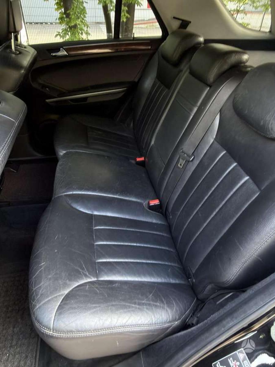 Black Mercedes-Benz ml-500 2010 in Vilnius, with an engine capacity of 5.00 L and mileage of 400 thousand km for 3900 €, photo 20 on AUTOMOTO.COM.LV